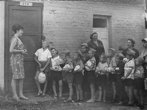 Банный день в пионерском лагере фото