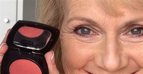 Easy Blush Hacks To Look Glowing And Youthful Upstyle