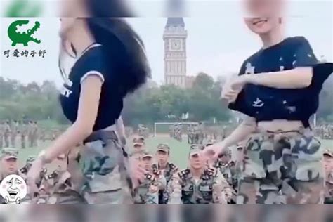 爆笑视频合集：这手机也太难…修理了，有什么办法吗 修理 手机 视频
