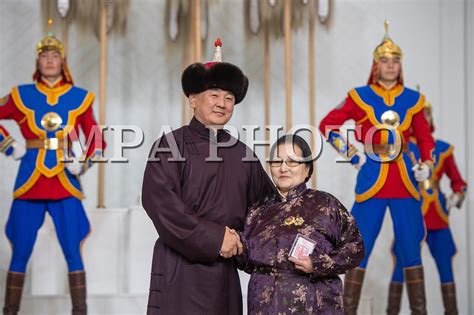 Сар шинийн баярыг тохиолдуулан Монгол Улсын Ерөнхийлөгч У Хүрэлсүх төрийн дээд цол одон медаль