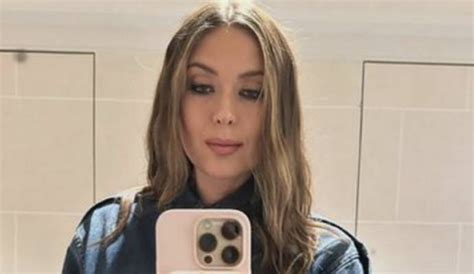 Мария Шарапова в пиджаке на голое тело не стала скрывать и даже подчеркнула располневшие уши