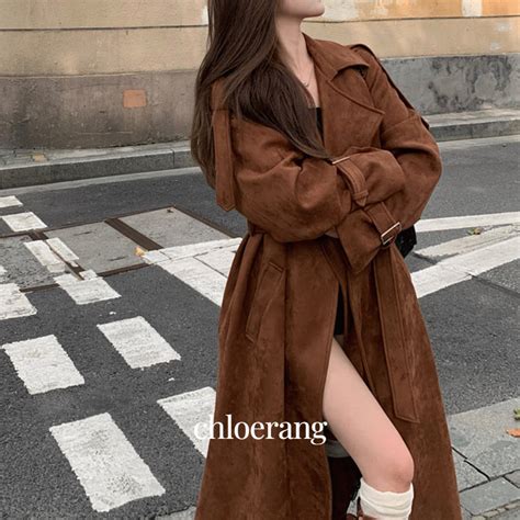 클로에랑 겨울신상겨울코트 페미닌 스웨이드 브이넥 카라 긴팔 버튼 벨트 롱코트 가을 겨울 데이트룩 연말룩 오피스룩 파티룩