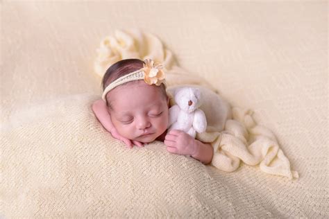 Júlia Rocha Makeup Artist Júlia Rocha Makeup Artist