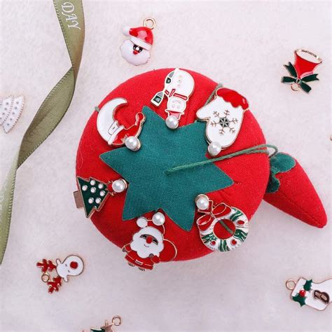 30 38ชิ้น ชุดเคลือบทองเคลือบคริสต์มาสเกล็ดหิมะซานต้ากวางจี้สำหรับเครื่องประดับ Diy ทำและหัตถกรรม