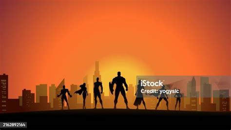 벡터 슈퍼 히어로 팀 실루엣 에서 A 도시 에 황혼 스톡 일러스트 슈퍼히어로에 대한 스톡 벡터 아트 및 기타 이미지 슈퍼히어로 팀워크 실루엣 Istock