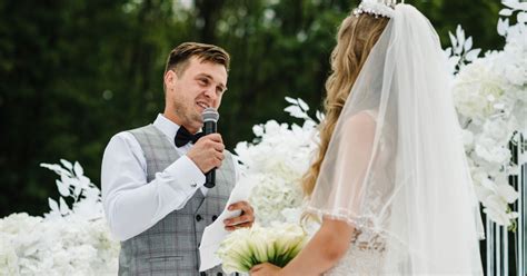 Младоженец разобличи в изневяра булката по време на сватбата оставяйки