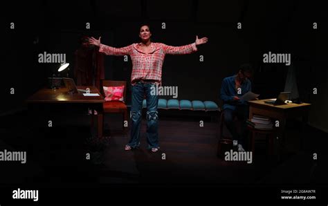 Alexandra Kamp Und Ronald Spiess Bei Dem Schauspiel „gut Gegen Nordwind“ Im Benigna Görlitz Am