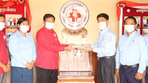 សាខាកាកបាទក្រហមកម្ពុជា ខេត្តព្រះវិហារ ទទួលថវិកាពីសប្បុរសជន ក្រសួងព័ត៌មាន