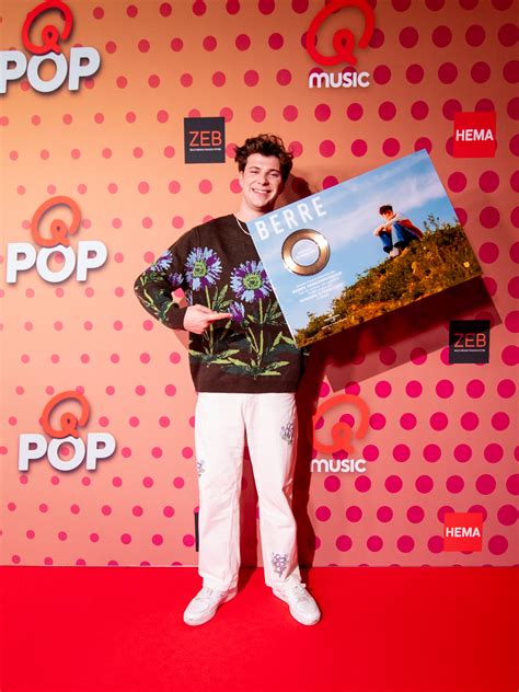 Berre Ontvangt Gouden Award Voor Kissing Strangers Frontview Magazine