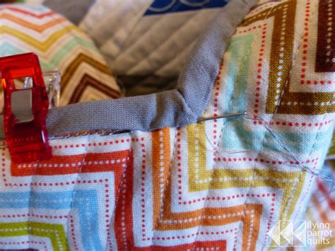 Binding Inside Corners And Joining Curved Binding Tutorial Flying