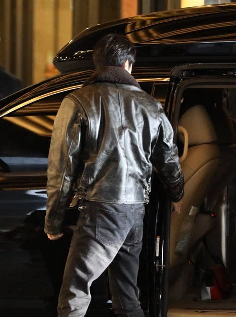 선량한 시민 On Twitter 어제 출근길 구경하다가 몬스타엑스 채형원 님 봤는데 진짜 얼굴 너무 작고 어깨 너무 넓고 덩치도 냉장고만해서 너무 놀랐음