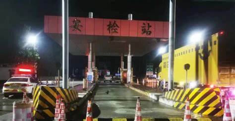 双向车道路面积水 雅西高速交通管制：所有车辆需绕行108国道腾讯新闻