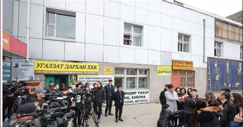 Х Нямбаатар Урт цагааны барилгыг нураагаад ногоон байгууламж болгох уу худалдааны төв барих уу