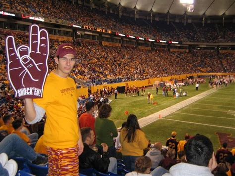Worlds Largest Minnesota Gopher Fan Putting Out The Vibe