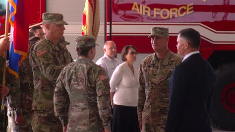 Us Army Garrison Benelux Le Colonel James Yastrzemsky Cède Son