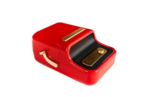 Printer Merah Kecil Untuk Mencetak Label Yang Diisolasi Pada Latar Belakang Putih Foto Stok