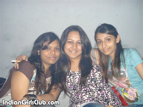 Desi Girl Friends Having Cigarette Indian Girls Club Nude Indian