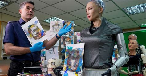 Robotul Sophia A Vandut O Opera De Arta Cu 688 888 De Dolari Si Se Pregateste De O Cariera Muzicala