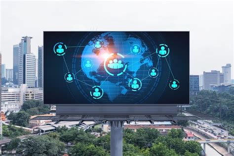 세계 행성 지구 지도 홀로그램과 소셜 미디어 아이콘은 쿠알라룸푸르 말레이시아 아시아의 탁 트인 도시 전망을 통해 사람들의 네트워킹 및 연결 개념 프리미엄 사진