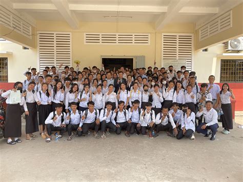 រូបភាពសកម្មភាព លោក សាត់ សុវណ្ណ អគ្គនាយករងនៃអគ្គនាយកដ្ឋានអប់រំ ព័ត៌មាន និងទំនាក់ទំនងសាធារណៈ