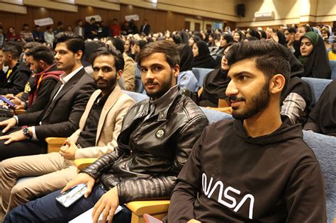 گزارش تصويري برگزاري مراسم بزرگداشت روز دانشجو در دانشگاه ايلام