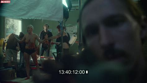 Голая Бри Олсон в Directors Cut