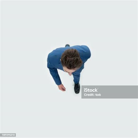 직접 위의 보기조감도3039세 걷기의 전체 길이 누가 웃고행복쾌활한웃음 긍정적인 감정 표현에 대한 스톡 사진 및 기타 이미지 긍정적인 감정 표현 명랑한 모션 Istock