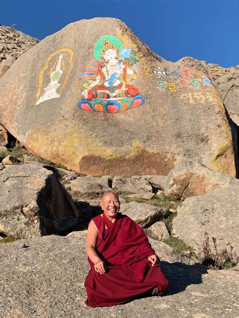 БУРХАН БАГШИЙГ ЦАГААН ЛЯНХУА МЭТ Гэгээрлийн Суурь