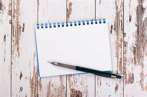 나무 테이블에 펜이 있는 빈 노트북 새로운 직장의 비즈니스 컨셉 컨셉 0명에 대한 스톡 사진 및 기타 이미지 0명 계획 공란 Istock