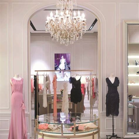 Дрехи и модни тенденции