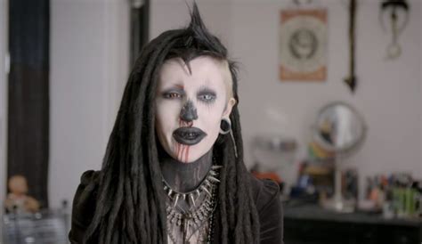 Goth Girl Decided To Experiment And Showed How She Would Look With