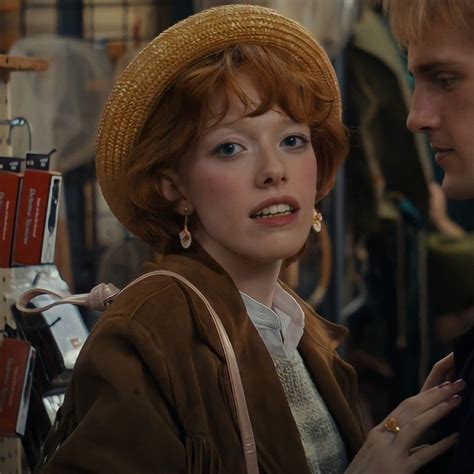 Vickie Girl Celebrities Amybeth Mcnulty Stranger Things Netflix