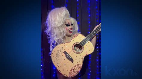Dolly Parton Playing Guitar