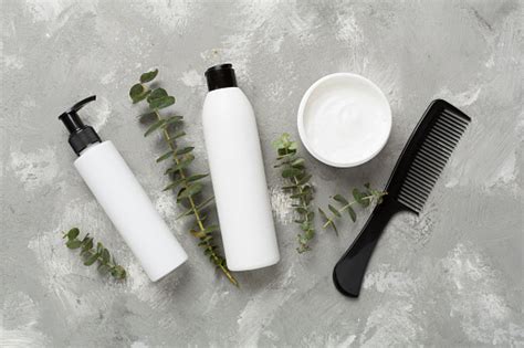 콘크리트 배경에 빗을 가진 직업적인 머리 관리 제품 정상 전망 검은색에 대한 스톡 사진 및 기타 이미지 검은색 꼭대기 단일 객체 Istock