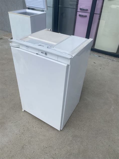 Малък хладилник с камера за пълно вграждане Миеле гр Карлово • Olx Bg