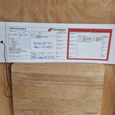 372 001 002 Cockpit Display Unit