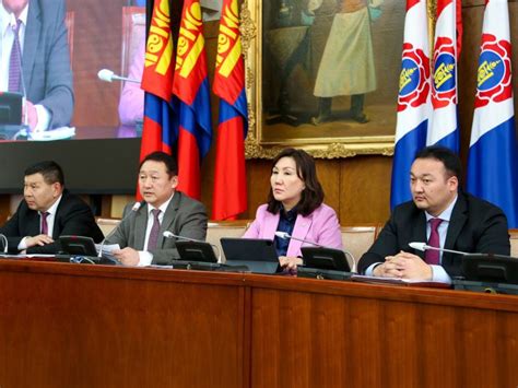 Д Тогтохсүрэн Үндсэн хуулийн нэмэлт өөрчлөлтийн асуудлыг болон Элчин сайд нарын томилгоог