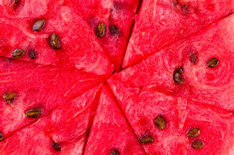 분홍색 배경에 수박 조각 씨앗으로 얇게 썬 수박 창조적 인 음식 개념 맨 위 보기 복사 공간 0명에 대한 스톡 사진 및 기타