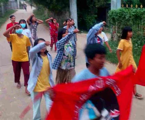 ရွှေနွယ်သွေး သပိတ် စစ်ကြောင်း ဖက်ဆစ် စစ်တပ် အမြစ်ပြတ် တော်လှန်ရေး ချီတက် ဆန္ဒပြ Khit Thit Media