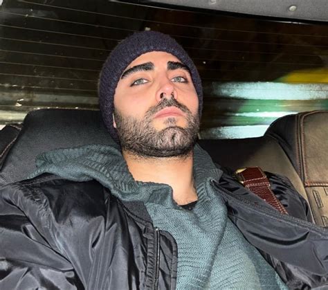 تصاویر بیوگرافی و عکس های شخصی محمد صادقی