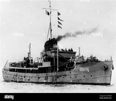 Hms Coriolanus Shakespeare Class Trawler 1944 At Sea Hms