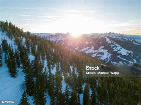 오스트리아의 국립공원 호헤 타우에른을 향한 와그레인 산 정상에서 바라보는 공중 일몰 0명에 대한 스톡 사진 및 기타 이미지 Istock