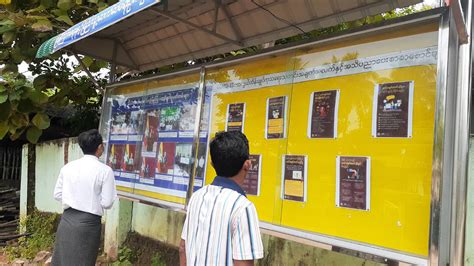 ကိုဗစ် ၁၉ ရောဂါ ကြိုတင်ကာကွယ်ရေး အသိပညာပေး နံရံကပ်စာစောင်များပြသ Information And Public