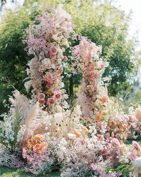 Colorful Ceremony Backdrops For Summer Weddings Wedding Flower Trends