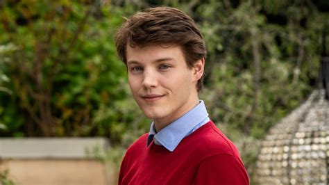 Grev Felix Har Fødselsdag Grev Nikolai Og Kæresten Var Blandt De Første Med Sød Gestus Billed