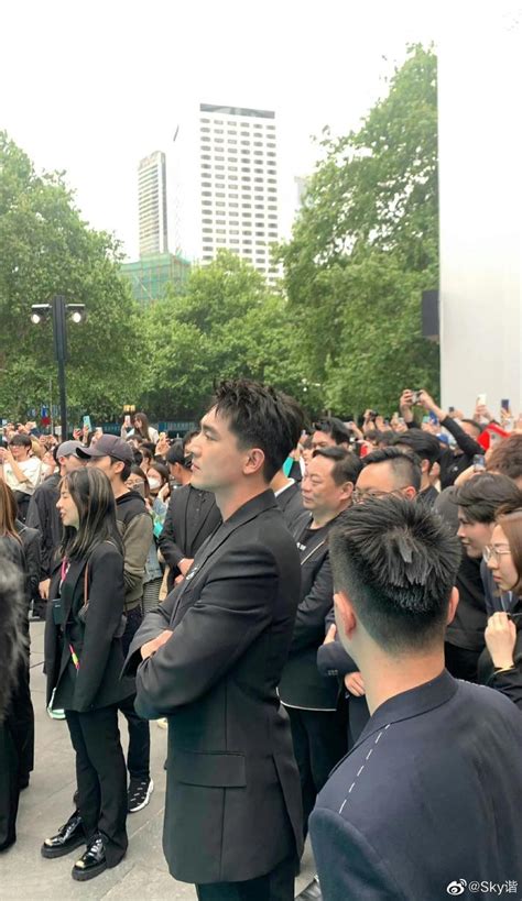 赵丽颖说的是真的！林更新不开口的时候真的很帅，气质太出挑