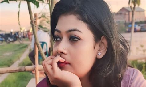 মৃত্যুর আগে ফেসবুকে যা লিখেছিলেন সারাহ