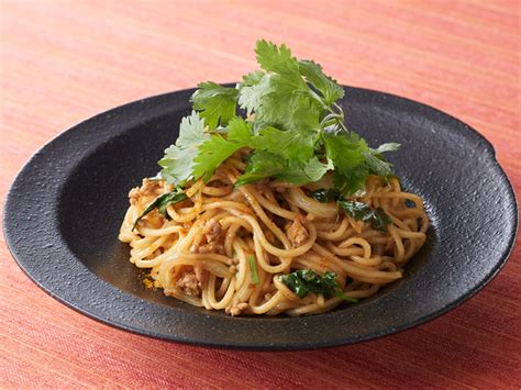 パクチー焼きそば｜レシピ｜エスビー食品株式会社