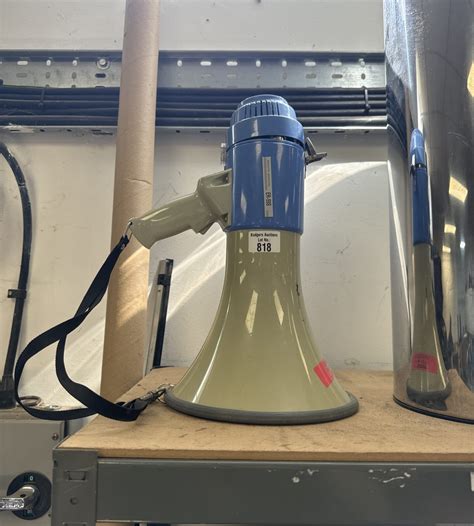 Er 55s Megaphone Untested Badgers Auctions On Site And Online Auctions In High Wycombe