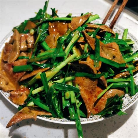 【猪肝炒韭菜的做法步骤图，猪肝炒韭菜怎么做好吃】悦悦美食记下厨房